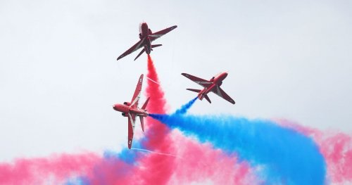 The Red Arrows With Coloured Trail Smoke - UK / British - LauncherLeaks